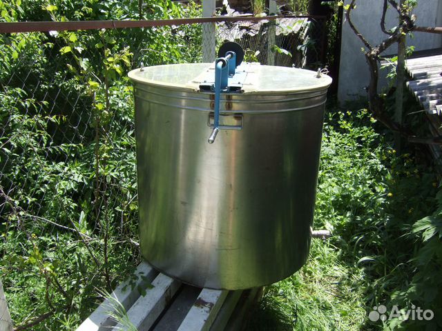 Медогонка из нержавейки на 16 рамок, ручная